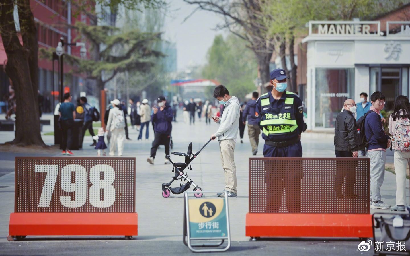 从798厂到798艺术区，废旧厂房成为工业旅游示范点_北京时间