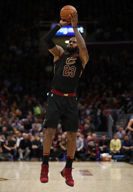 卢:最后战术是LBJ要求的 LBJ:13连胜算啥?25再说