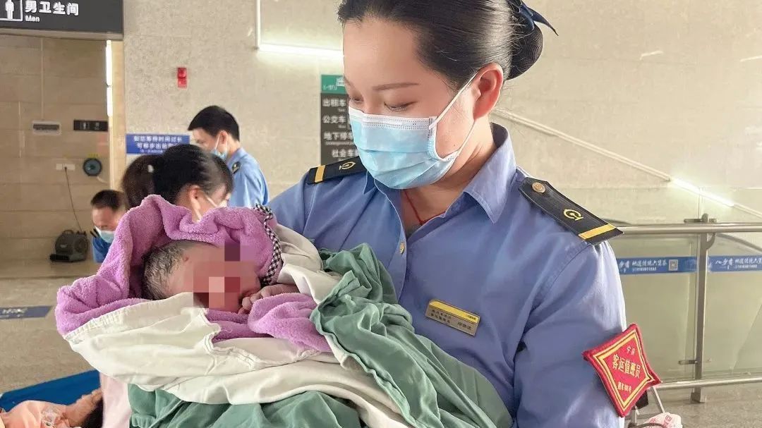 暖心！D3846次，多停了5分钟_北京时间