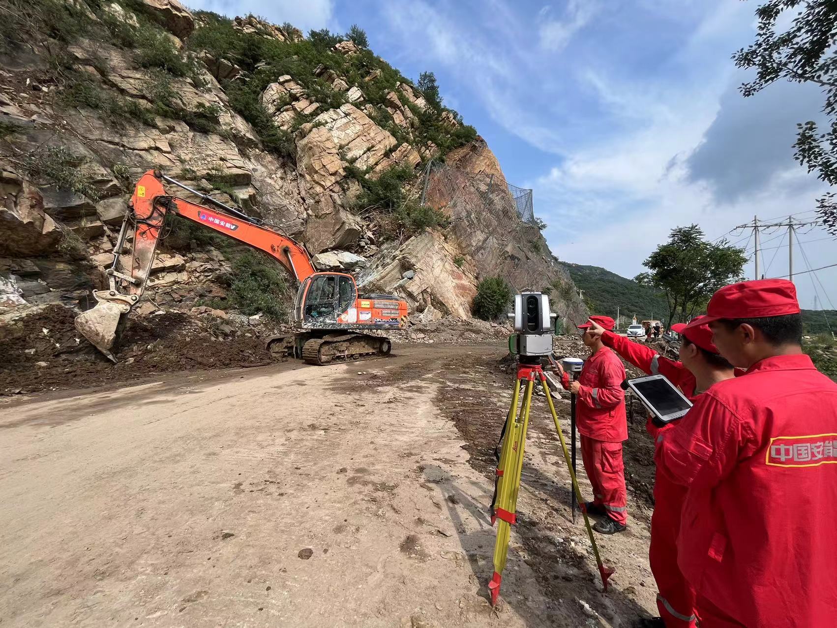 北京门头沟G234国道潭王段道路抢通进行中_北京时间